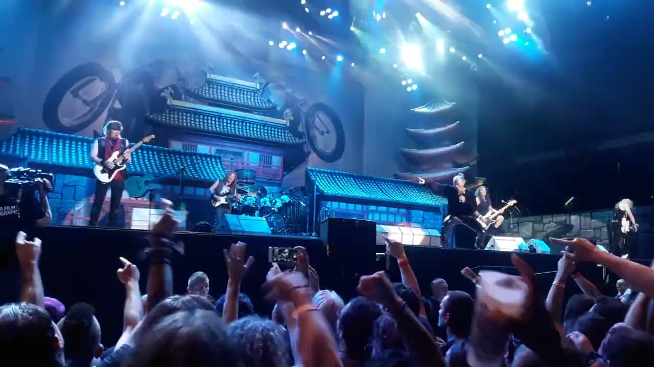 Iron Maiden- The Writing on the Wall - 2022 Budapest - YouTube