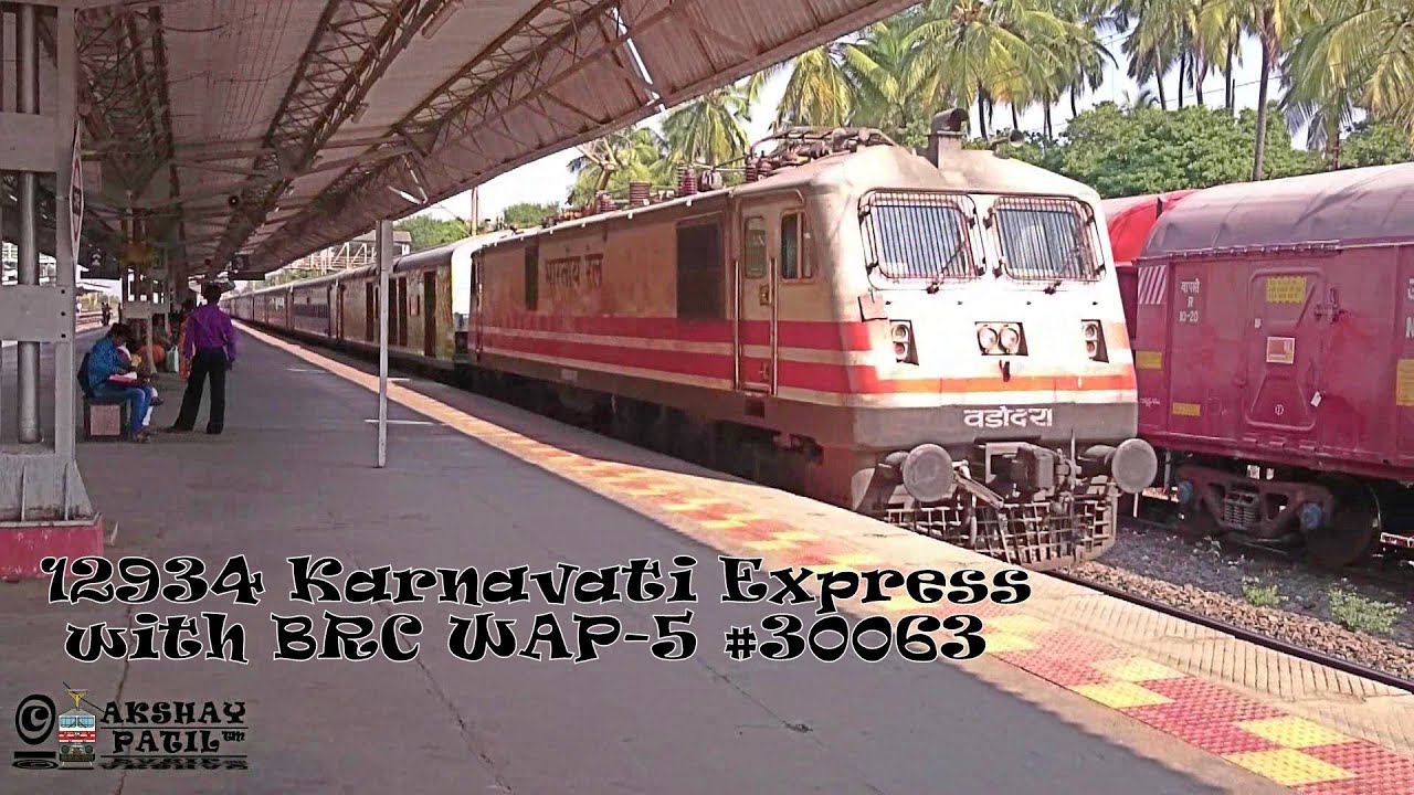 Karnavati Express Accelerating past vangaon - YouTube