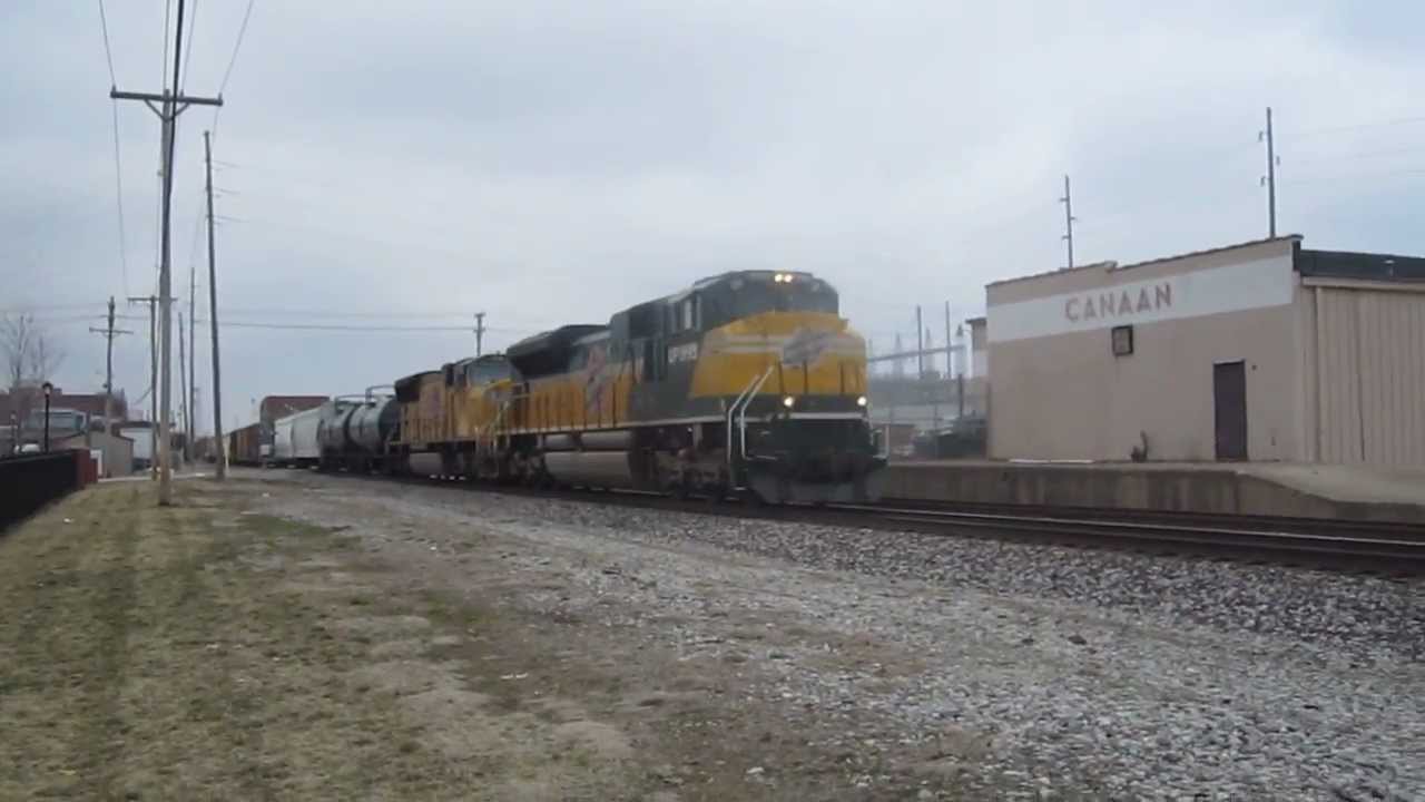 UP 1995 leads NS train 19K at Springfield, IL - YouTube