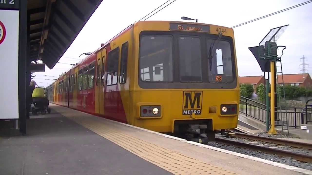 Tyne and Wear Metro - Metrocars 4044 and 4039 departing Percy Main on ...