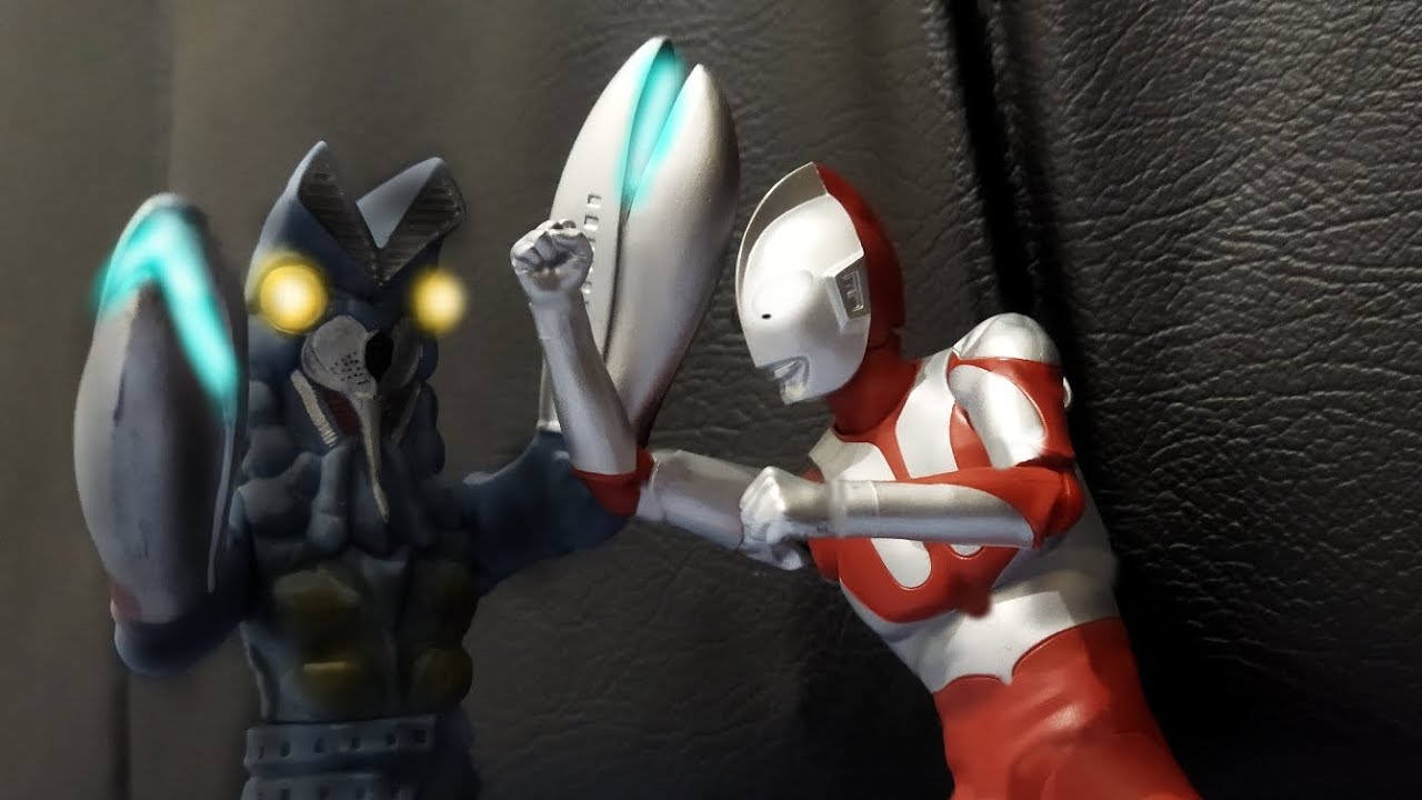 ultraman vs baltan (ultraman stop motion) - YouTube