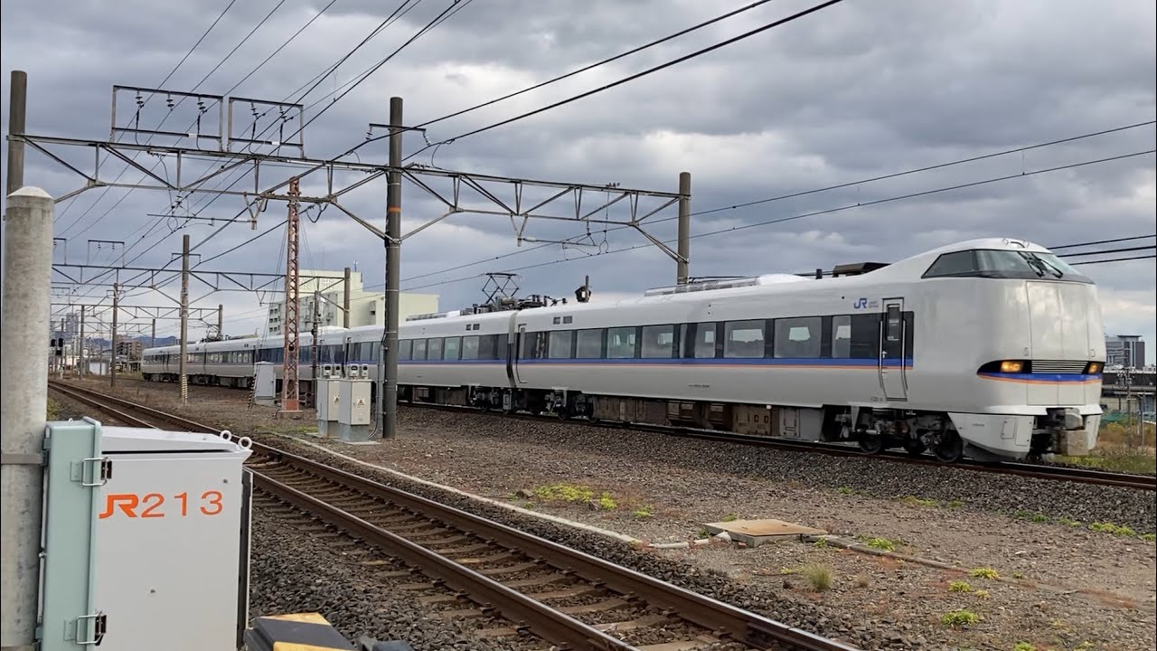 【JR東海道線】特急しらさぎ、リニューアルされた683系W36編成&桃太郎のトップナンバーが通過！(江崎道踏切) ※ラスト警笛あり - YouTube