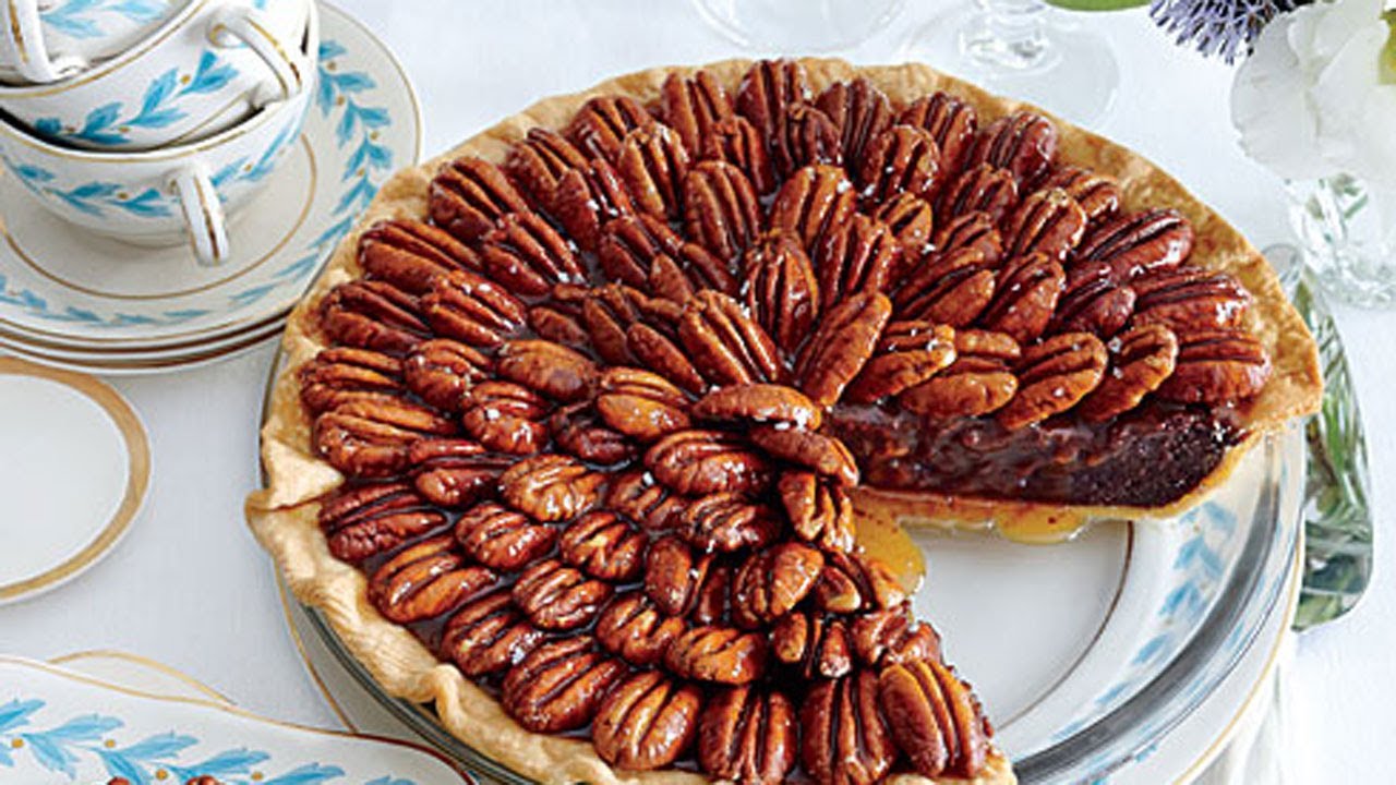 3 Ways to Shape a Pie Crust | Southern Living - YouTube