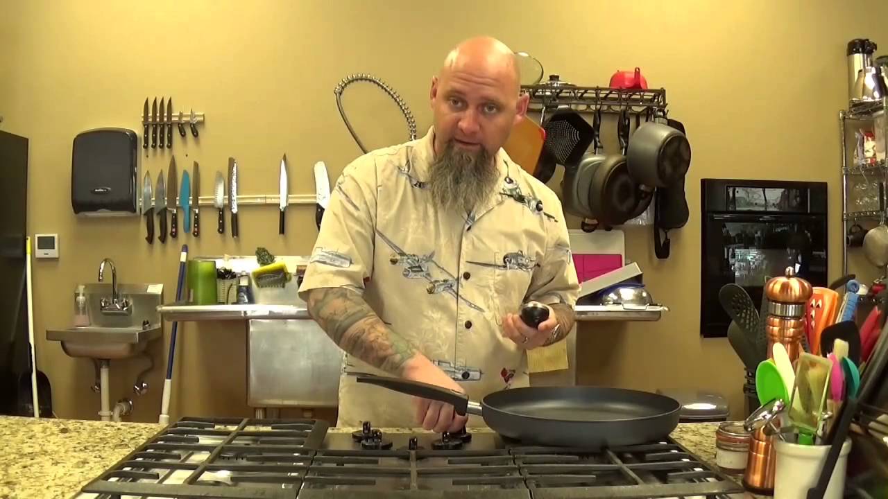 Paul Ayo shows the importanc of preheating pans E's Kitchen - YouTube