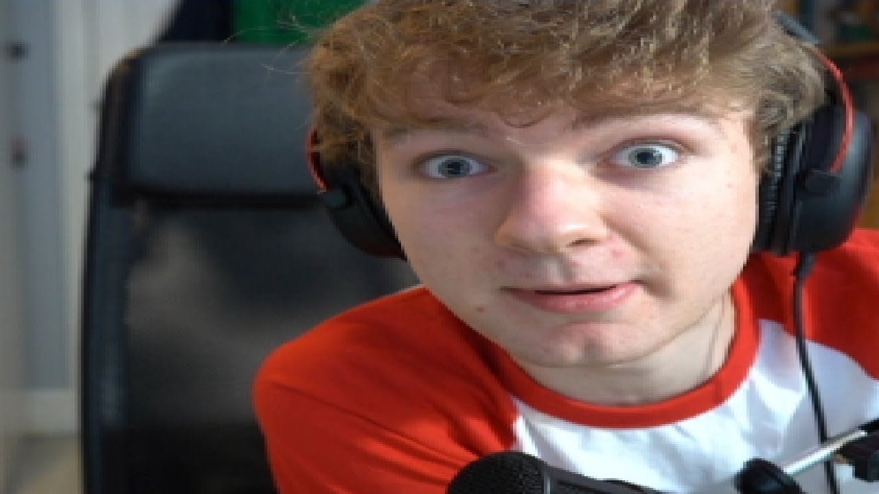 Tommyinnit breaks his camera and everyone makes fun of him - YouTube