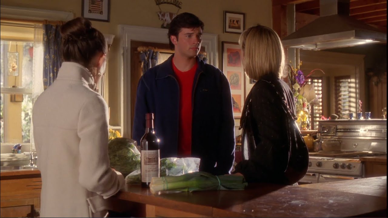 Chloe le dice a Lana que Clark está actuando muy diferente | SMALLVILLE ...