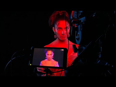 Deborah Leclercq - LARA CROFT (Captation au théâtre du Palais Royal ...