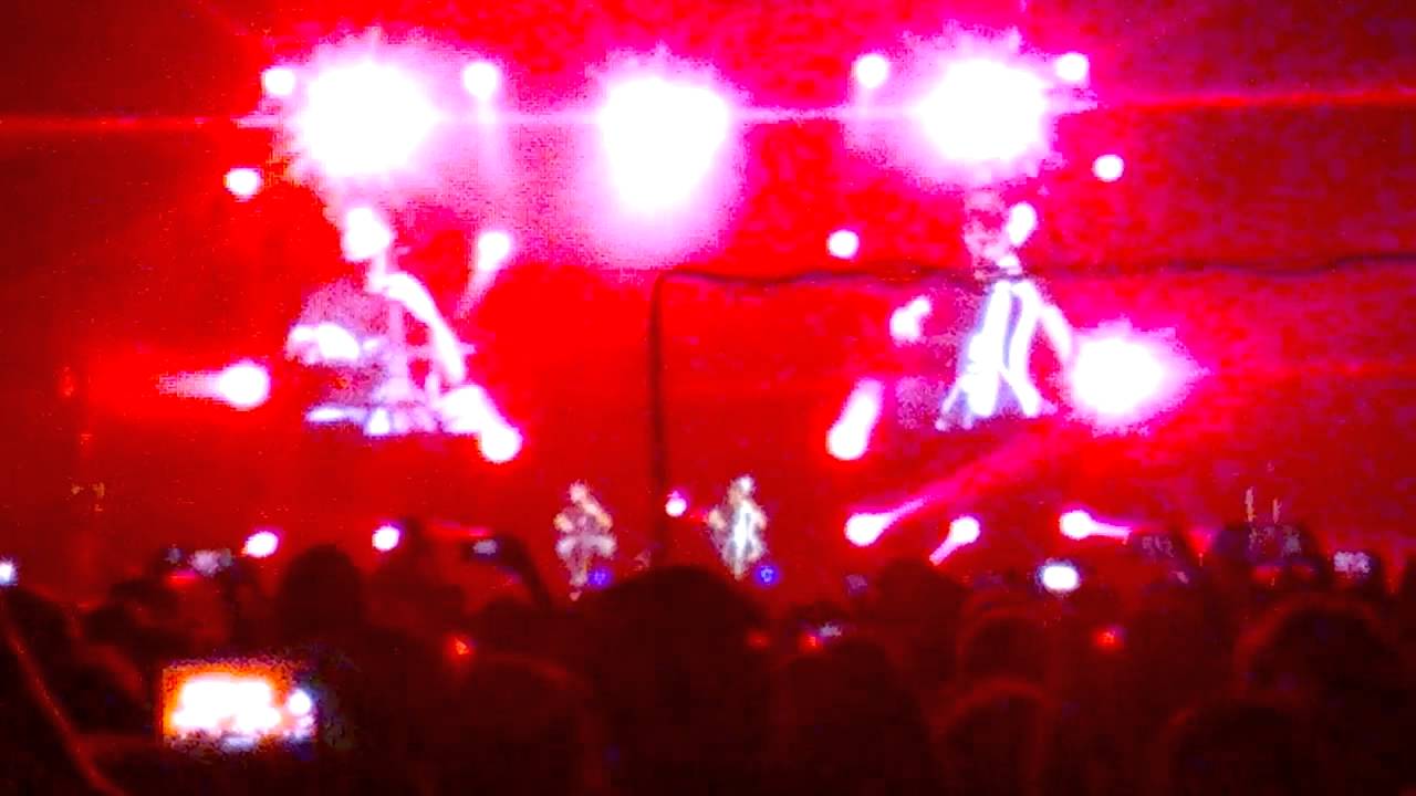 2cellos - smooth criminal - Córdoba Arg 10/2016 - YouTube