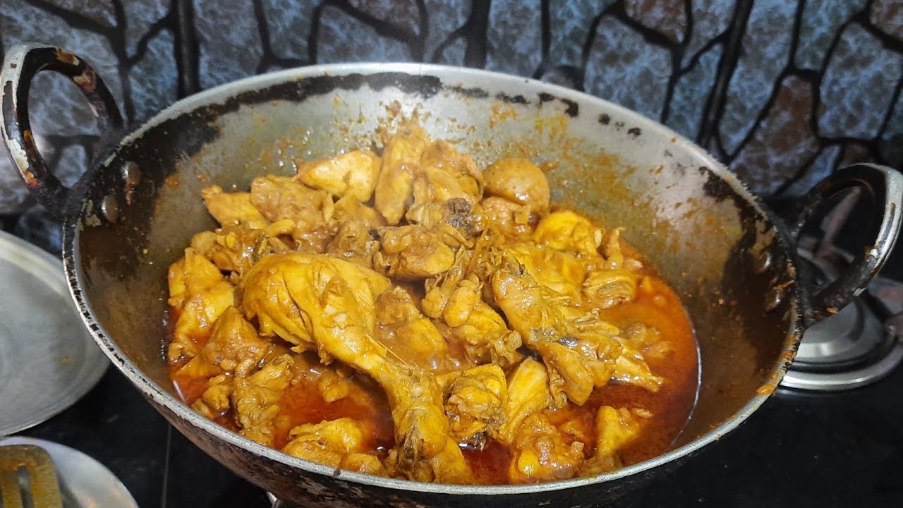 Enjoying Sunday Special Chicken Kasha Jhola 😋 I Desi home Style - YouTube