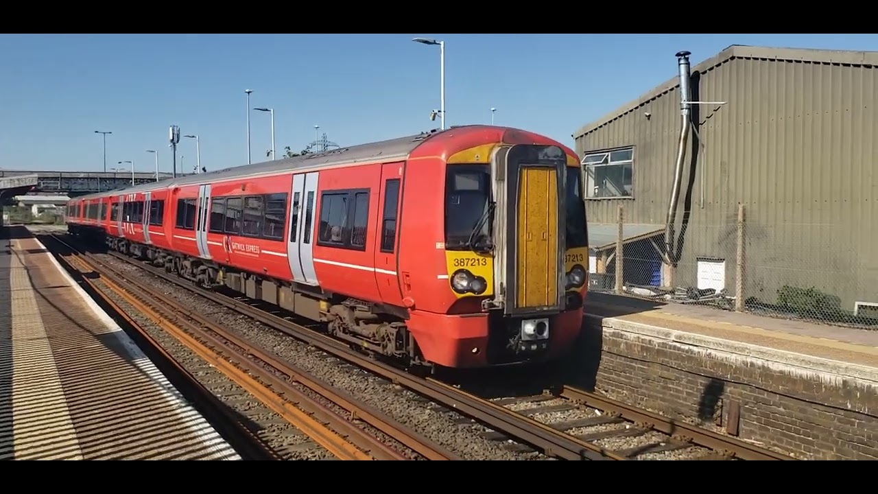 Gatwick Express class 387 Electrostar arriving and departing Newhaven ...