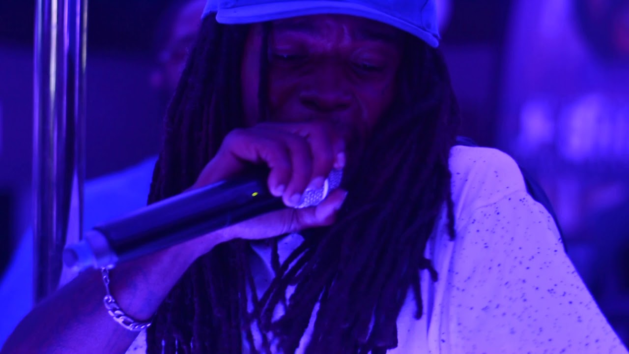 MCB live in vlive - YouTube