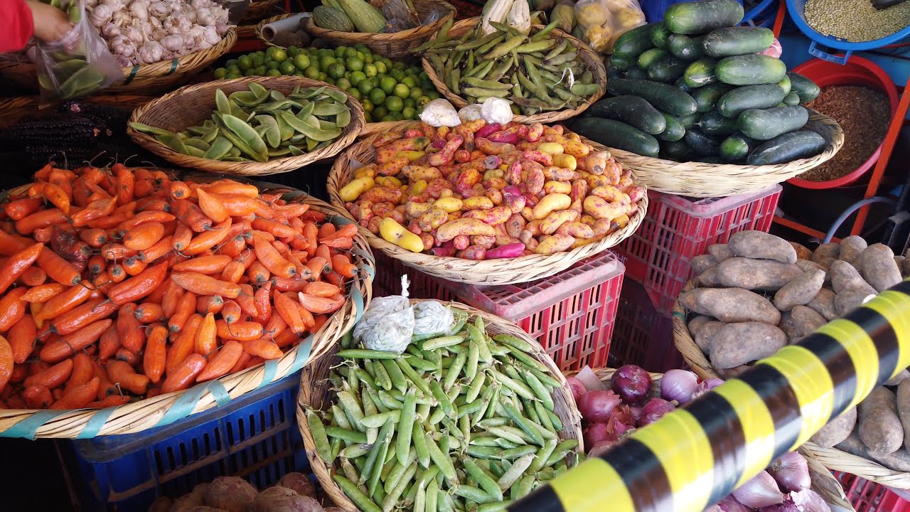 Exploring A Local Mercado (Market) In Pisco On The Coast Of Peru - YouTube