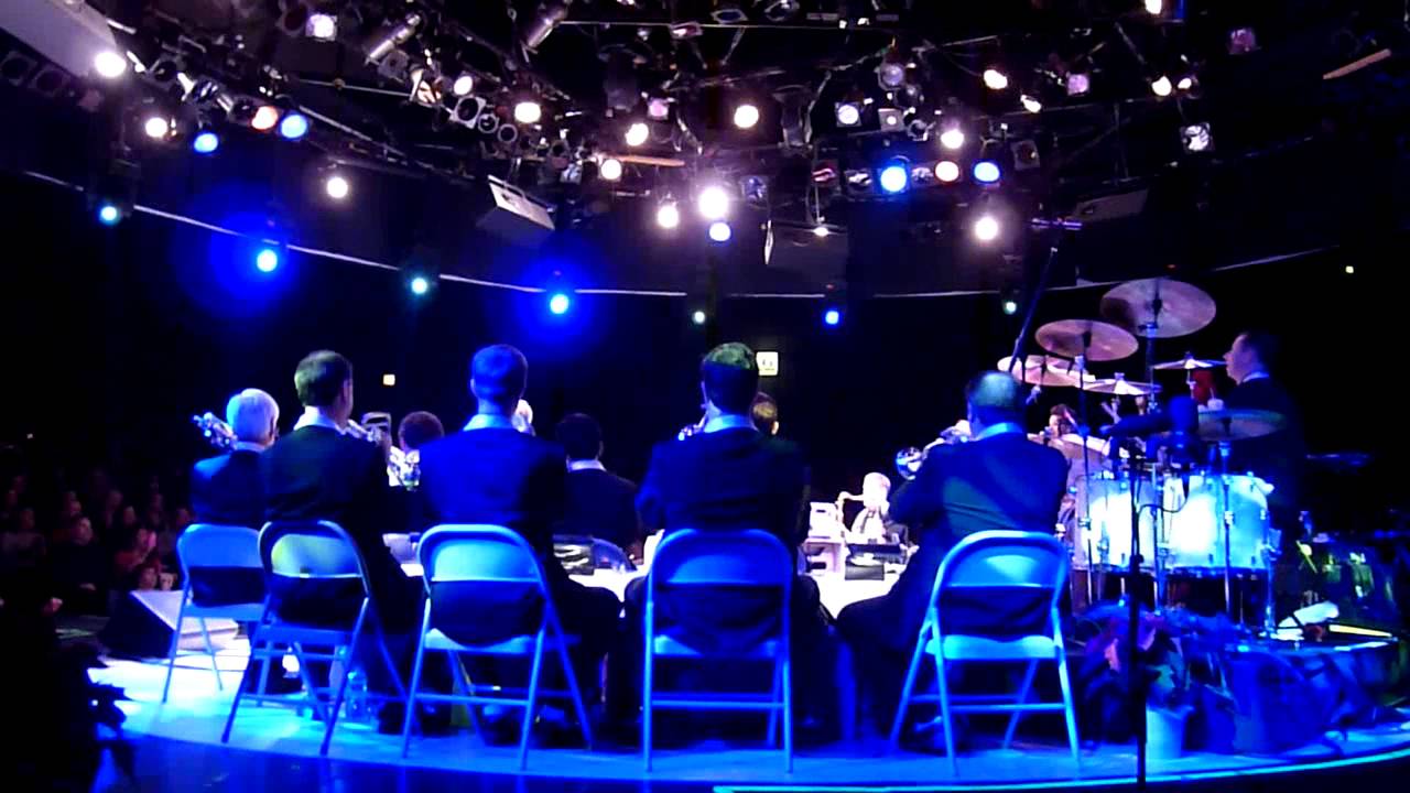 Brian Setzer Orchestra: Stray Cat Strut and The Grinch Westbury NY Nov ...