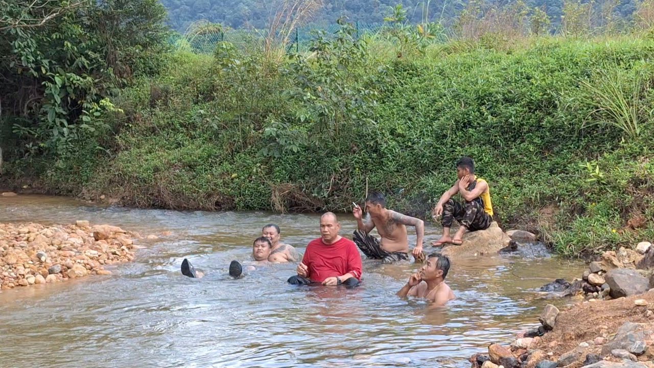 Mandi Di Air terjun Kota Tinggi - YouTube