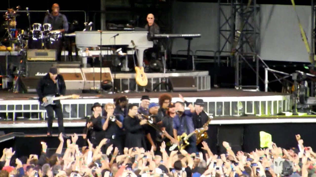 Twist and Shout - Bruce Springsteen @ Wrigley Field, Chicago, 9/7/2012 ...