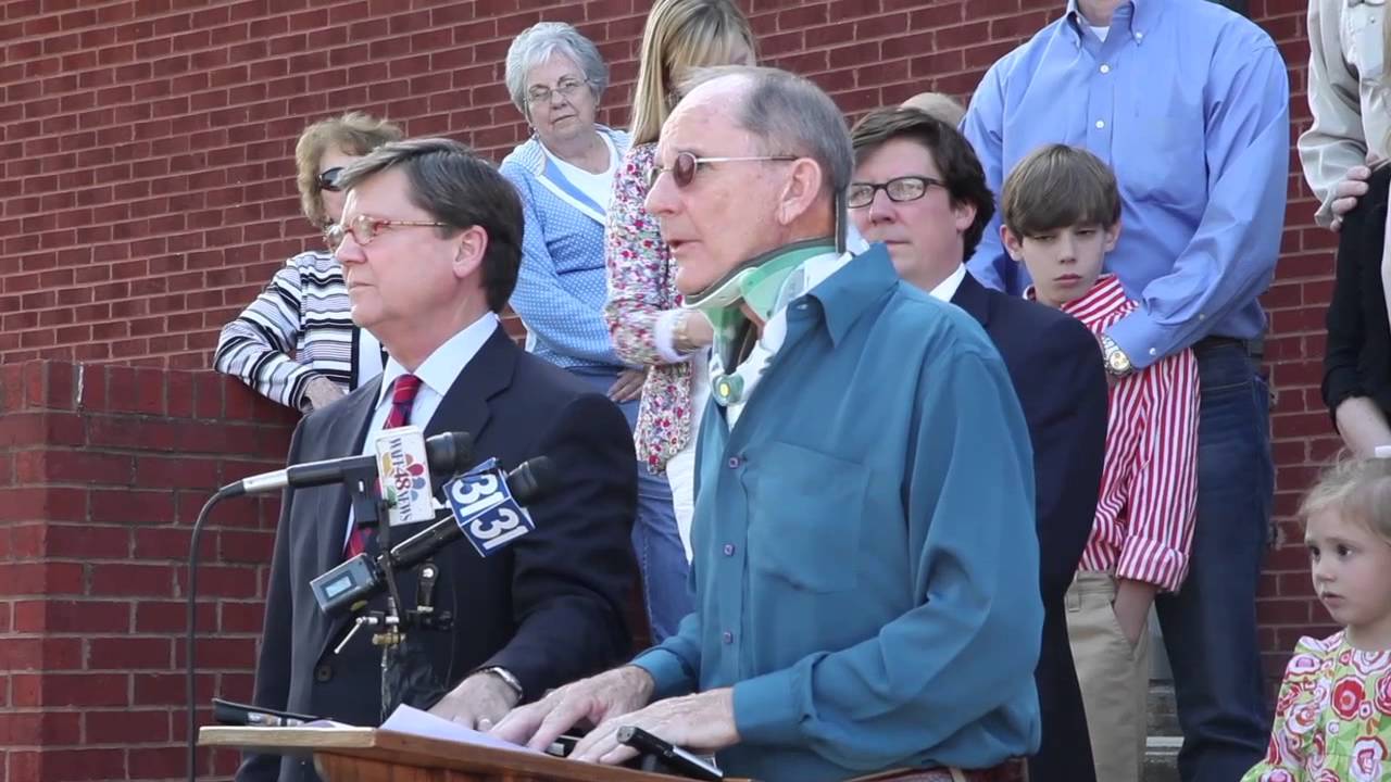 Former Sen. Lowell Barron's Press Conference - DeKalb County Courthouse ...