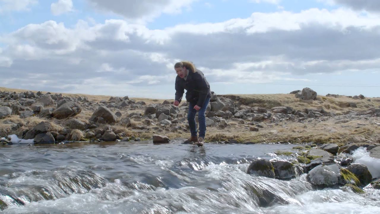Pure Icelandic water | #AskGudmundur - YouTube
