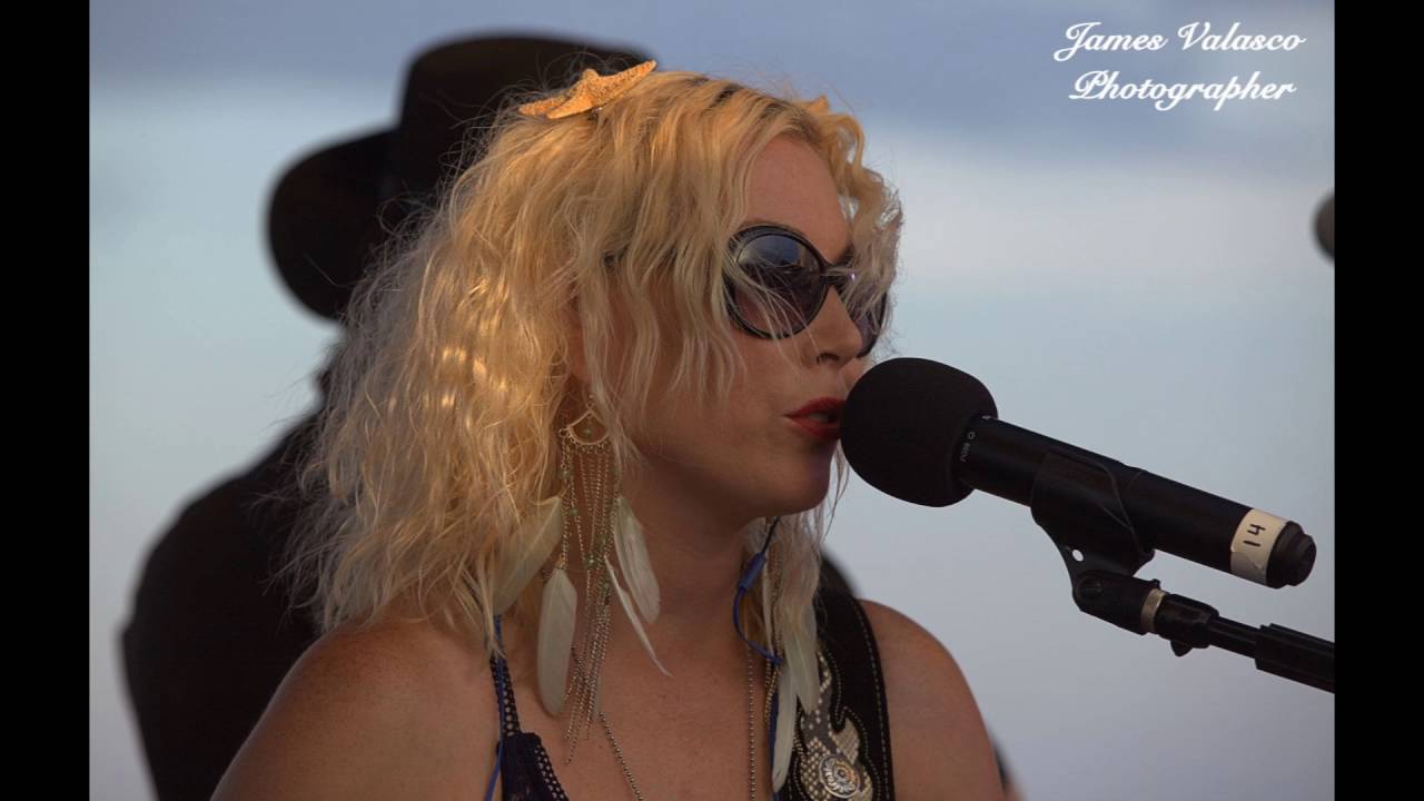 Runnin' Shine singing If You Mattered on the7th Street Stage 6/30/2016 ...
