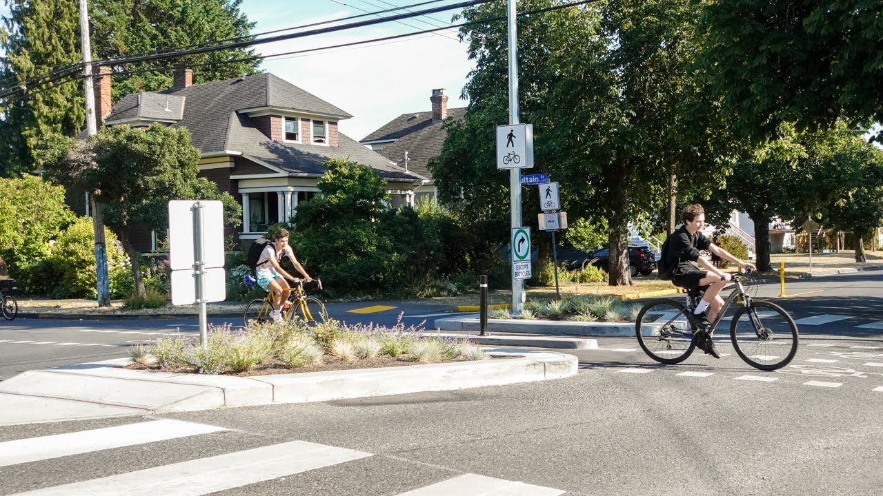 Haultain Street Bicycle Boulevard (Victoria, BC - August 2022) - YouTube
