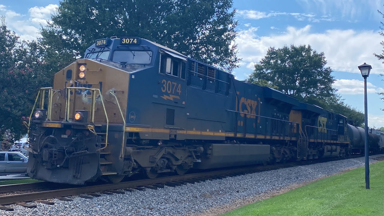 CSX ES44AH 3074 leads short M583. 9-5-2023 - YouTube