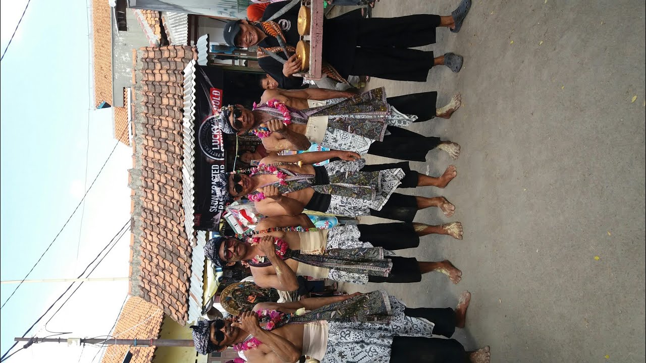 Tarian Angklung Bongko (Ngunjung Ki Gede Bongko) - YouTube