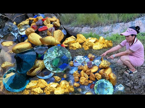 How to find Diamond-Amazing Gold Mining ! lucky girl found a lot of ...