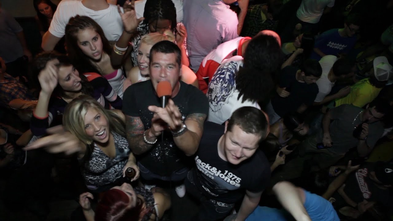 Musique Plus @ Queue leu leu in Montreal - YouTube