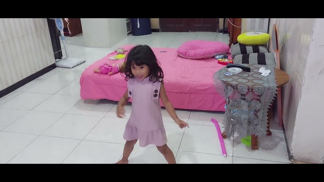 ikut aan joget kak meera ojjo dbandingke - YouTube