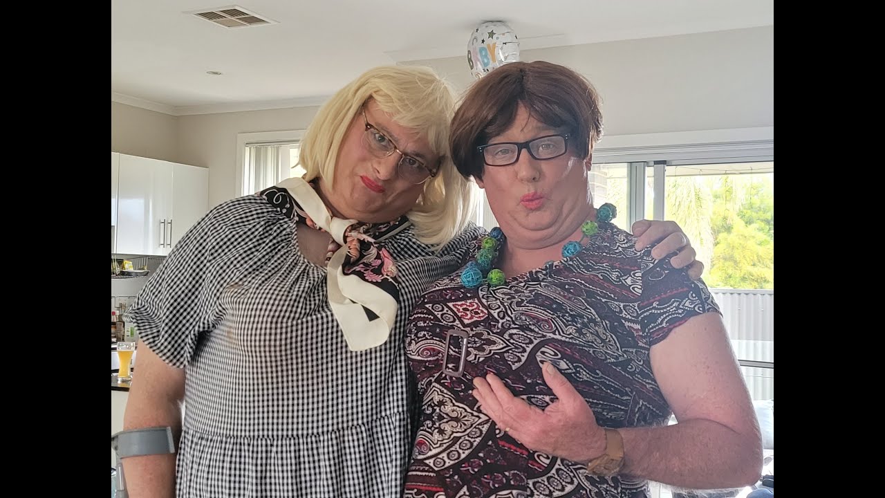 Queen Victoria's Picnic Slice ( Proper posh bird.) - YouTube