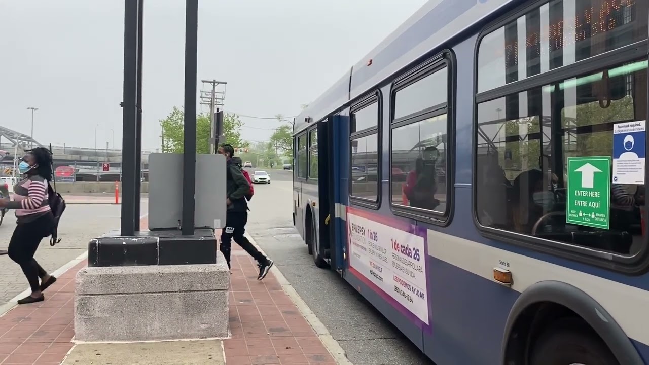CTtransit 752 on Route 271 - YouTube