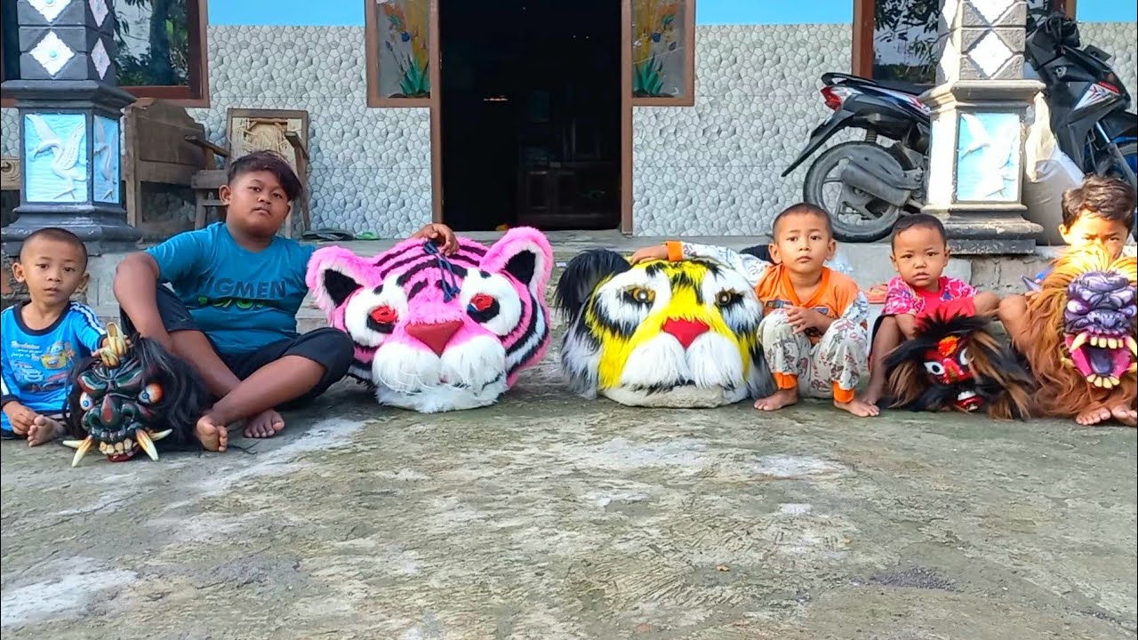 MAEN BARONGAN GUNDUL DAN BUTO HITAM DENGAN GANONGAN - YouTube