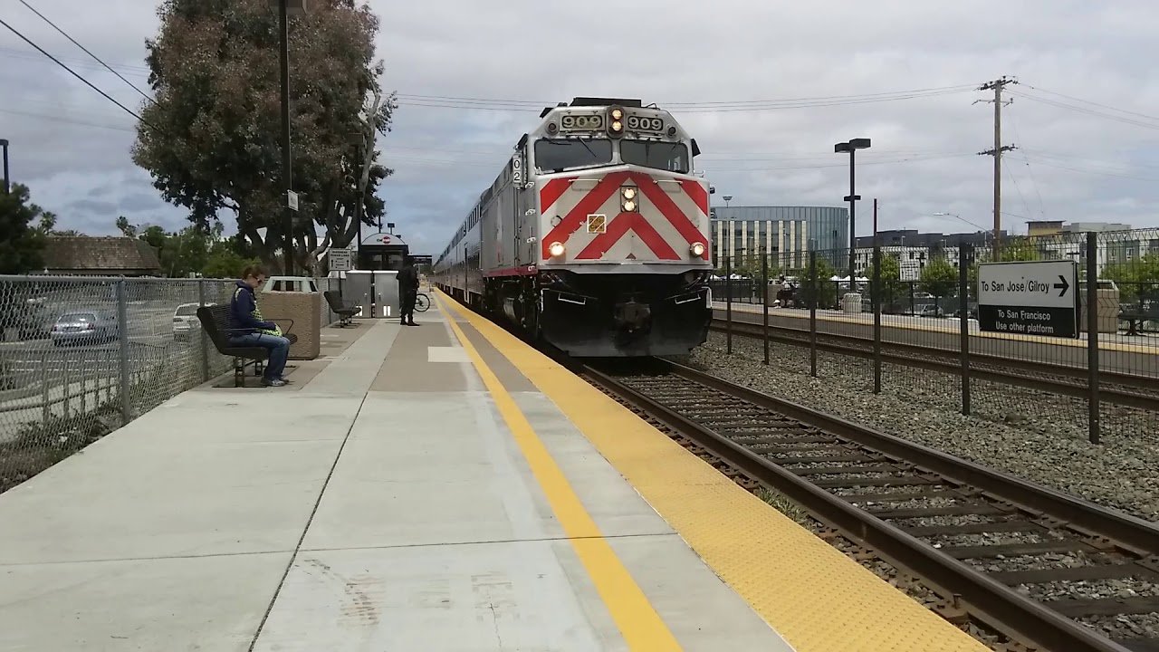 Caltrain 909 arriving at Hillsdale station in CA - YouTube
