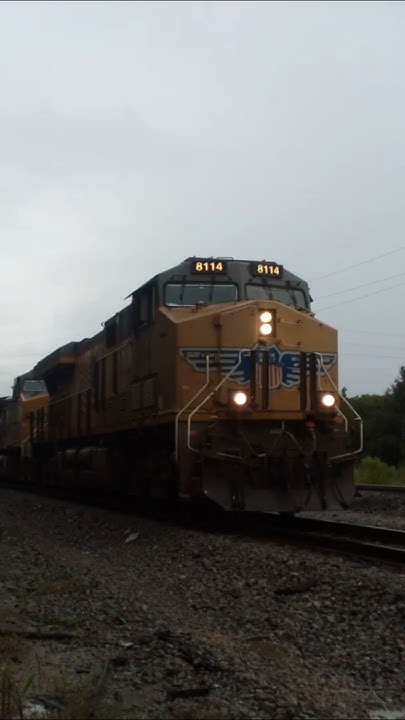New Paint/5 engines!!! UP #8114 leads a slow EB UP M-SALI09 out of Lake Charles, Louisiana ...