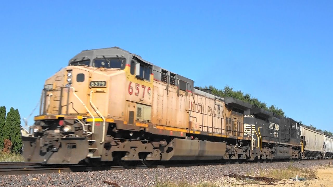 UP 6579 w/ NS Power Leads Freight, Low Moor, IA - YouTube
