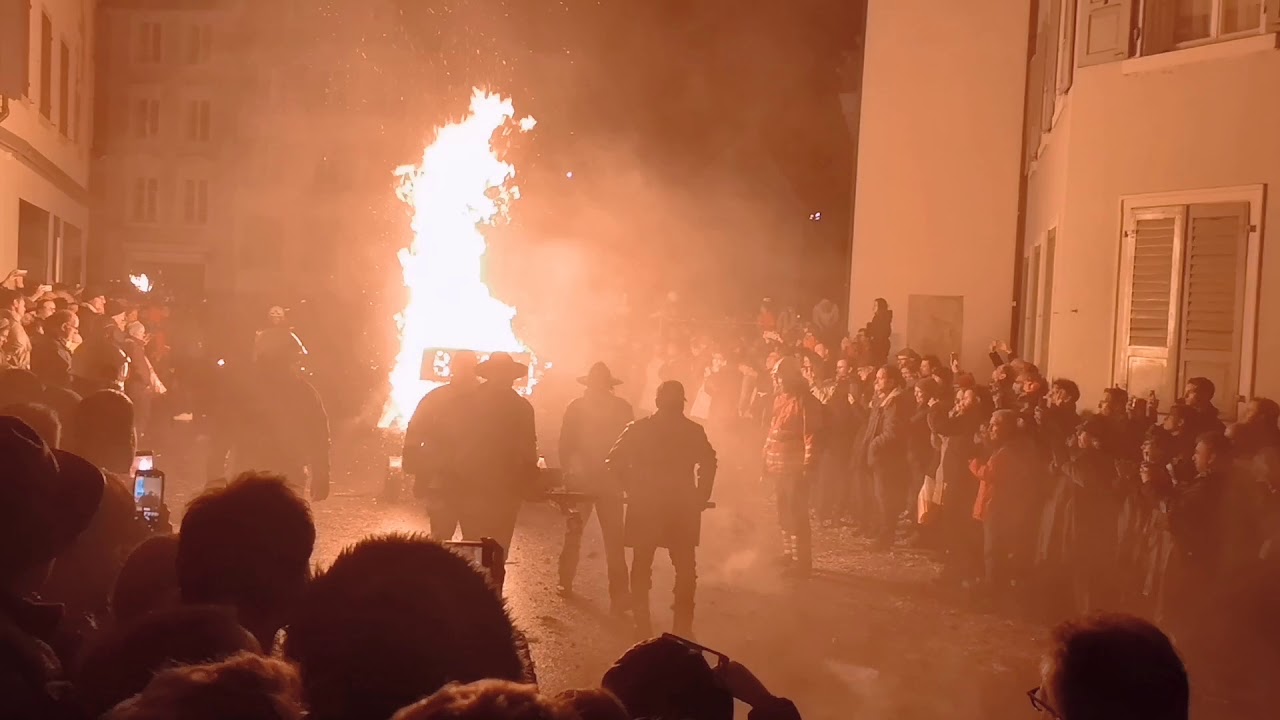Les chars de feux du carnaval de Liestal - YouTube