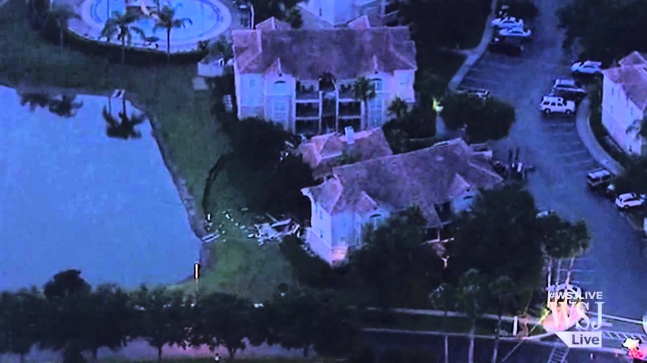 Sinkhole Causes Florida Resort to Partially Collapse - YouTube