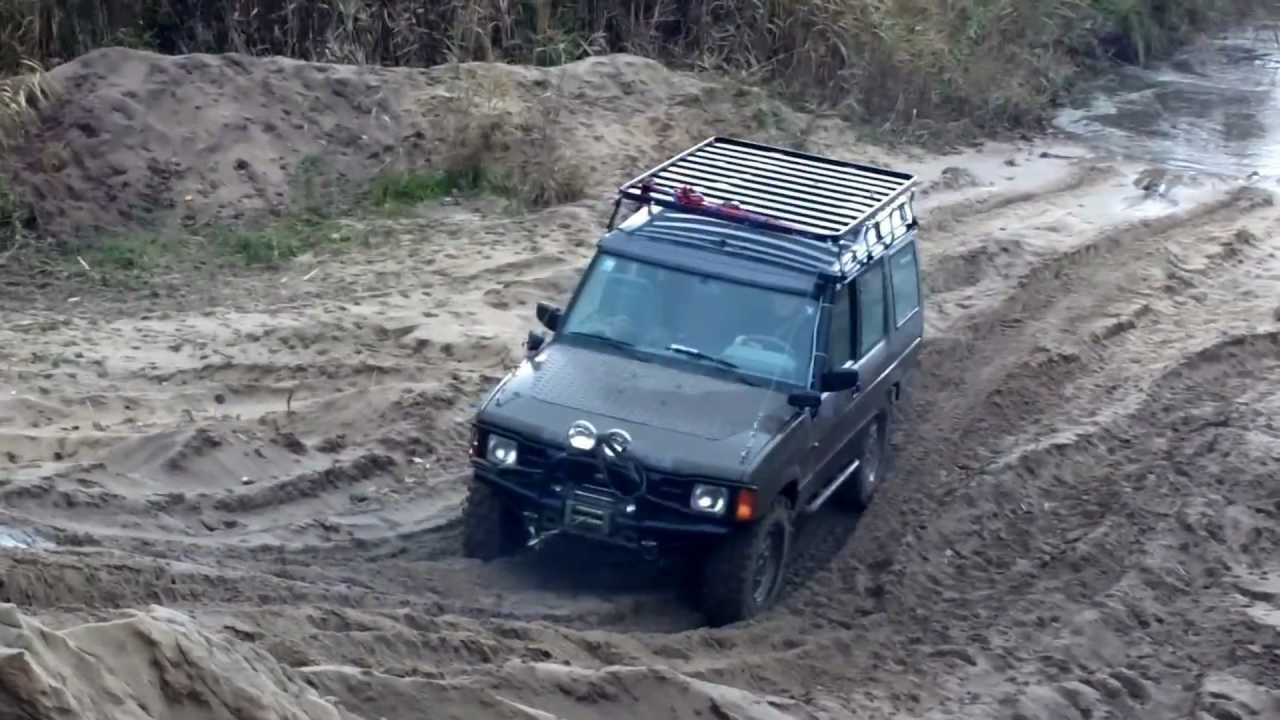 Land rover Discovery 200tdi wading - YouTube