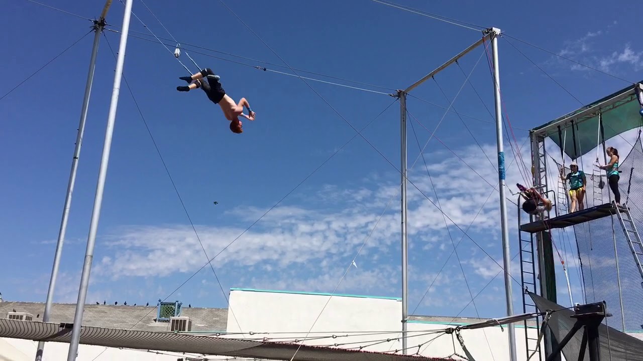 Amanda Tomek Flying Trapeze heel hang catch fail - YouTube