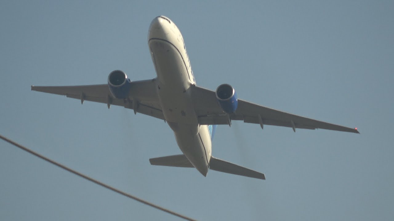 (4K) Plane Spotting At Newark International Airport (EWR/KEWR) on April ...