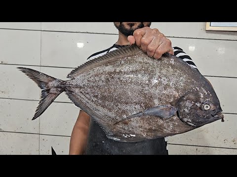 2kg Ka pomfret big fish cutting skills 🐠  kala poplet machli #seafood #viralvideo #kerala 