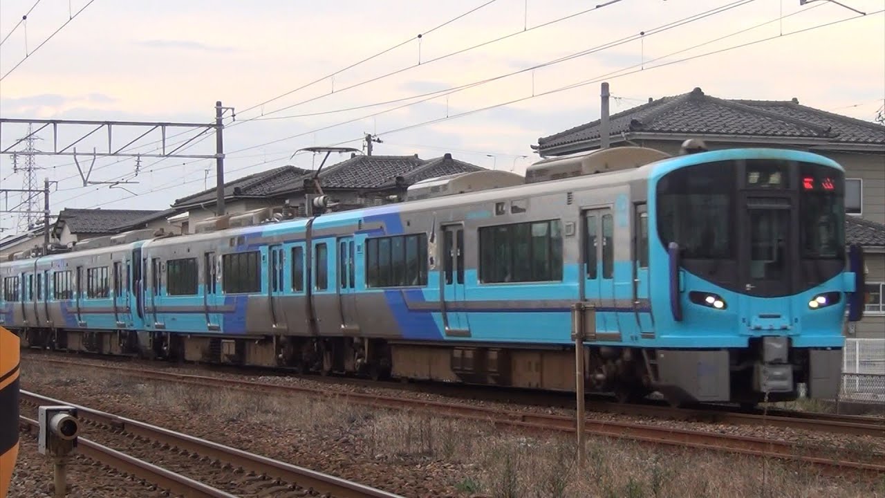 【IRカラー！】521系IR17編成＋IR02編成 449M普通富山行き 小杉駅付近通過 - YouTube