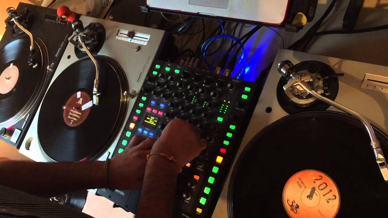 DJ Shorty ALL VINYL 3 Deck DnB/Jungle Mashup! - YouTube