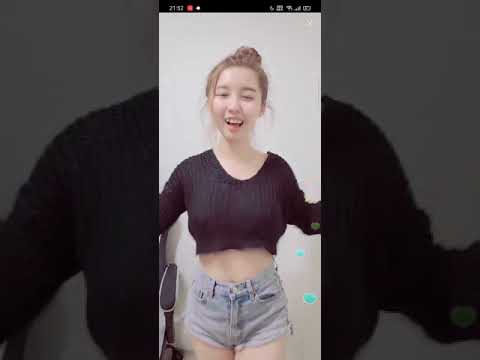 em gái show vú không áo ngực lộ ti