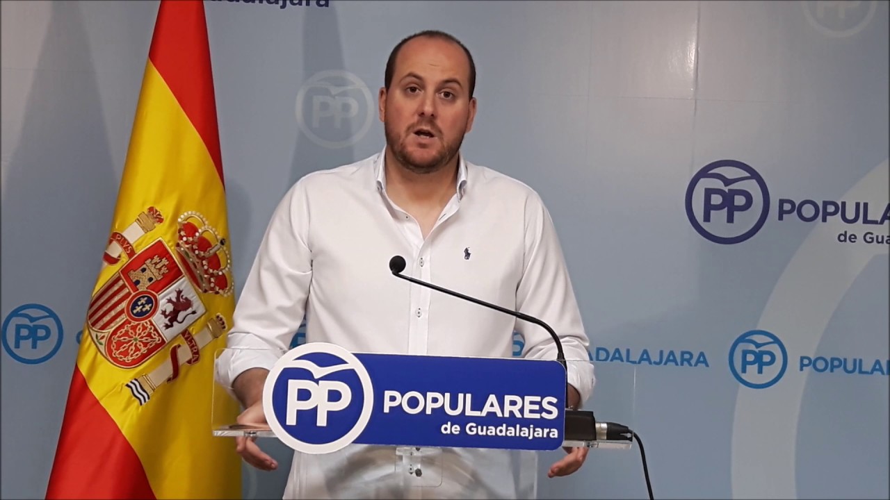 Lucas Castillo Page no se atreve a dar la cara y entra por la puerta de ...