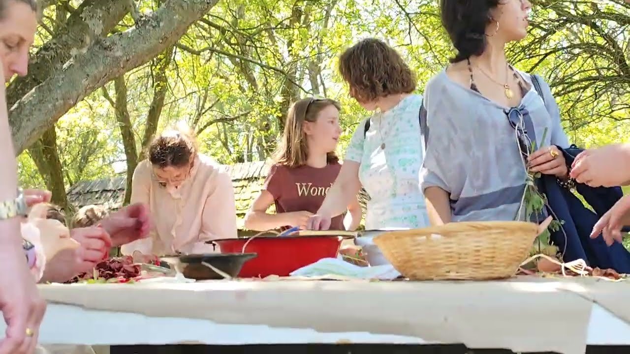 Skanzen Szentendre húsvéti tojás festés - YouTube