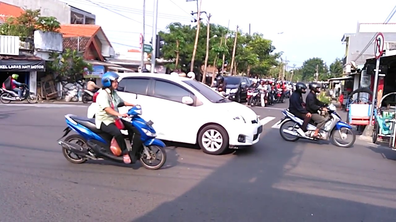 Jalan dari Rungkut Industri ke Transmart Surabaya - YouTube