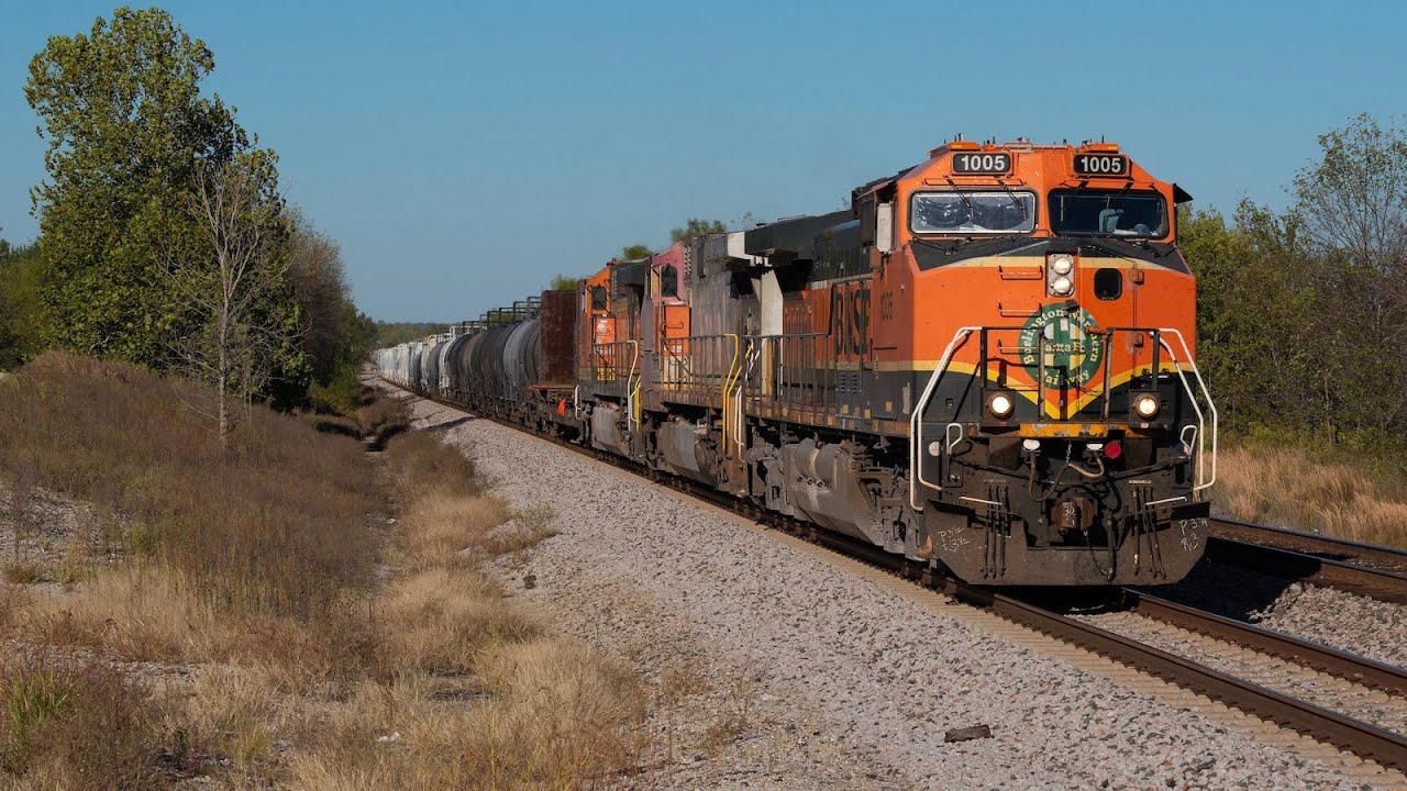 BNSF 1005 Leading The H-GALTUL! 10/19/21 - YouTube