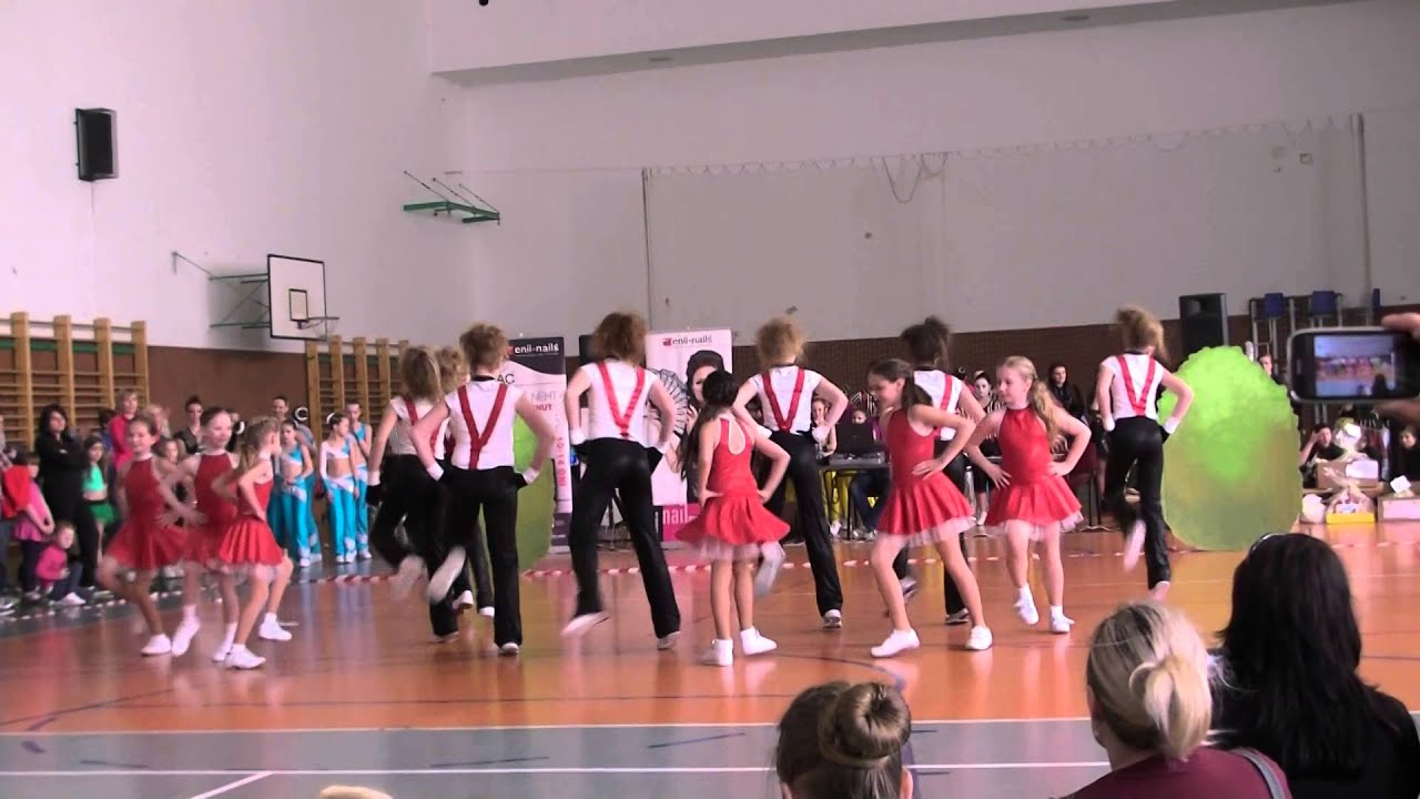 DDM Pastelka Uherský Ostroh - Střihoruký Edward - YouTube