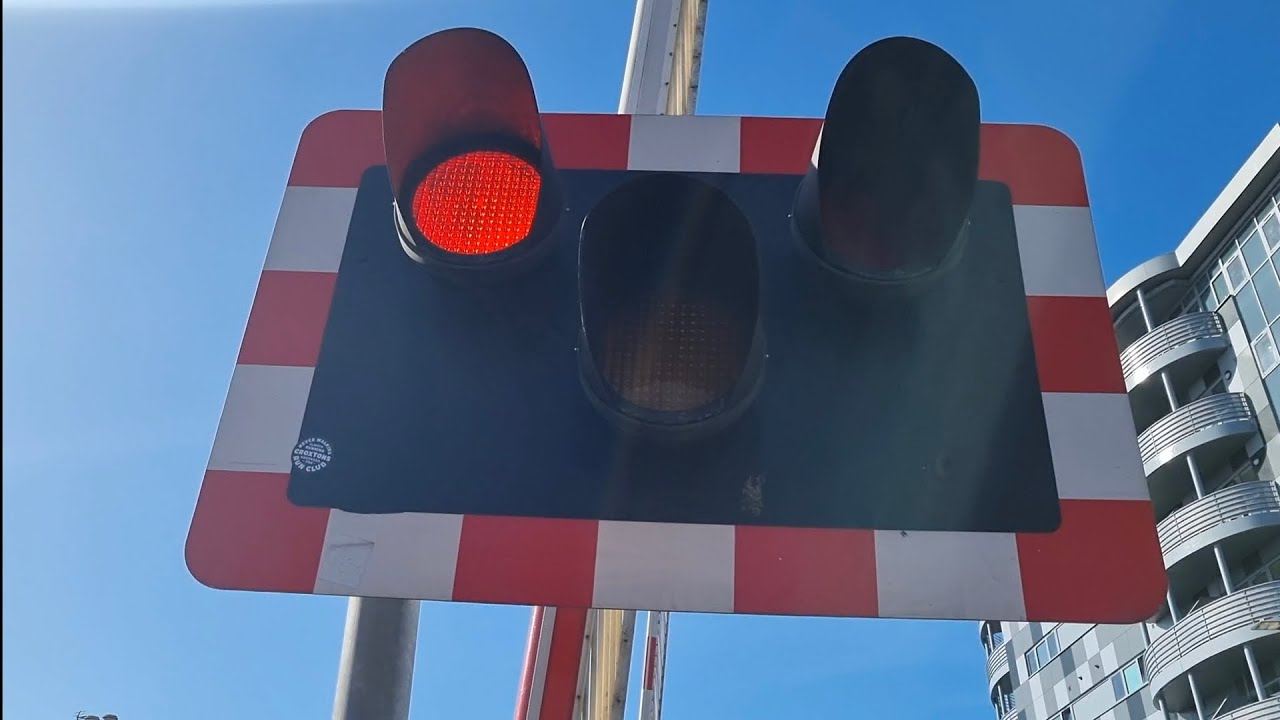 Cosham level crossing Hampshire - YouTube
