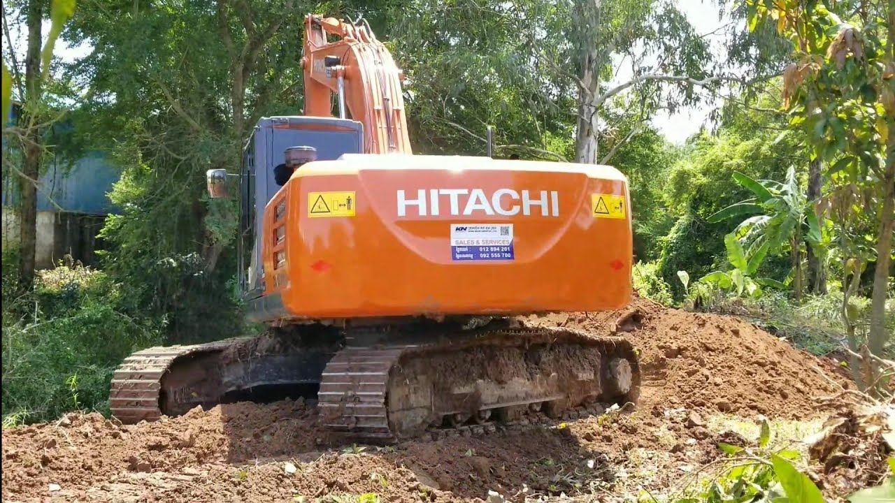 Hitachi 210 excavator - YouTube